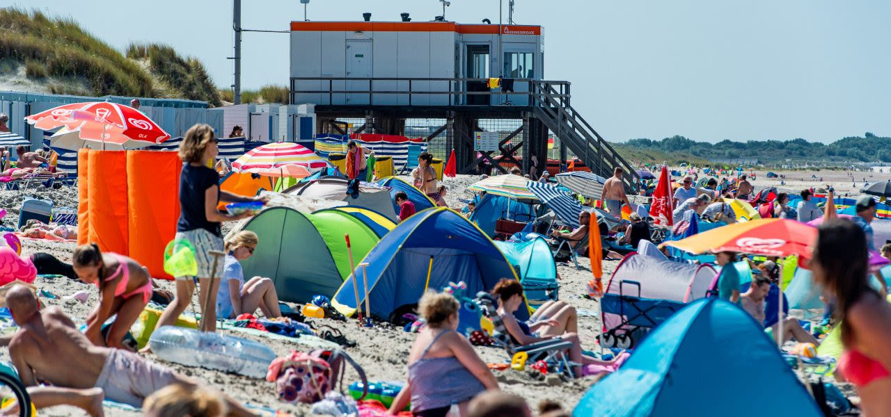 Stranden vol door mooie weer